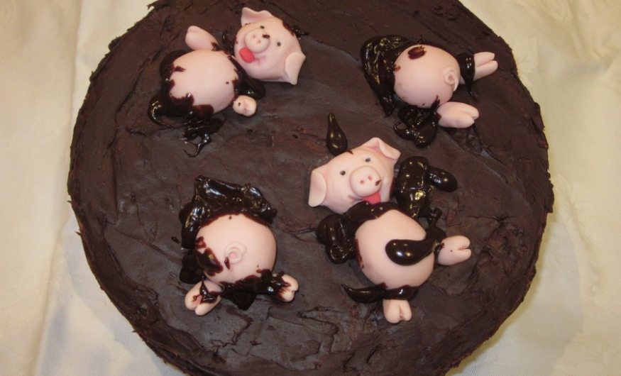 Chocolate Mud Cake With Pigs